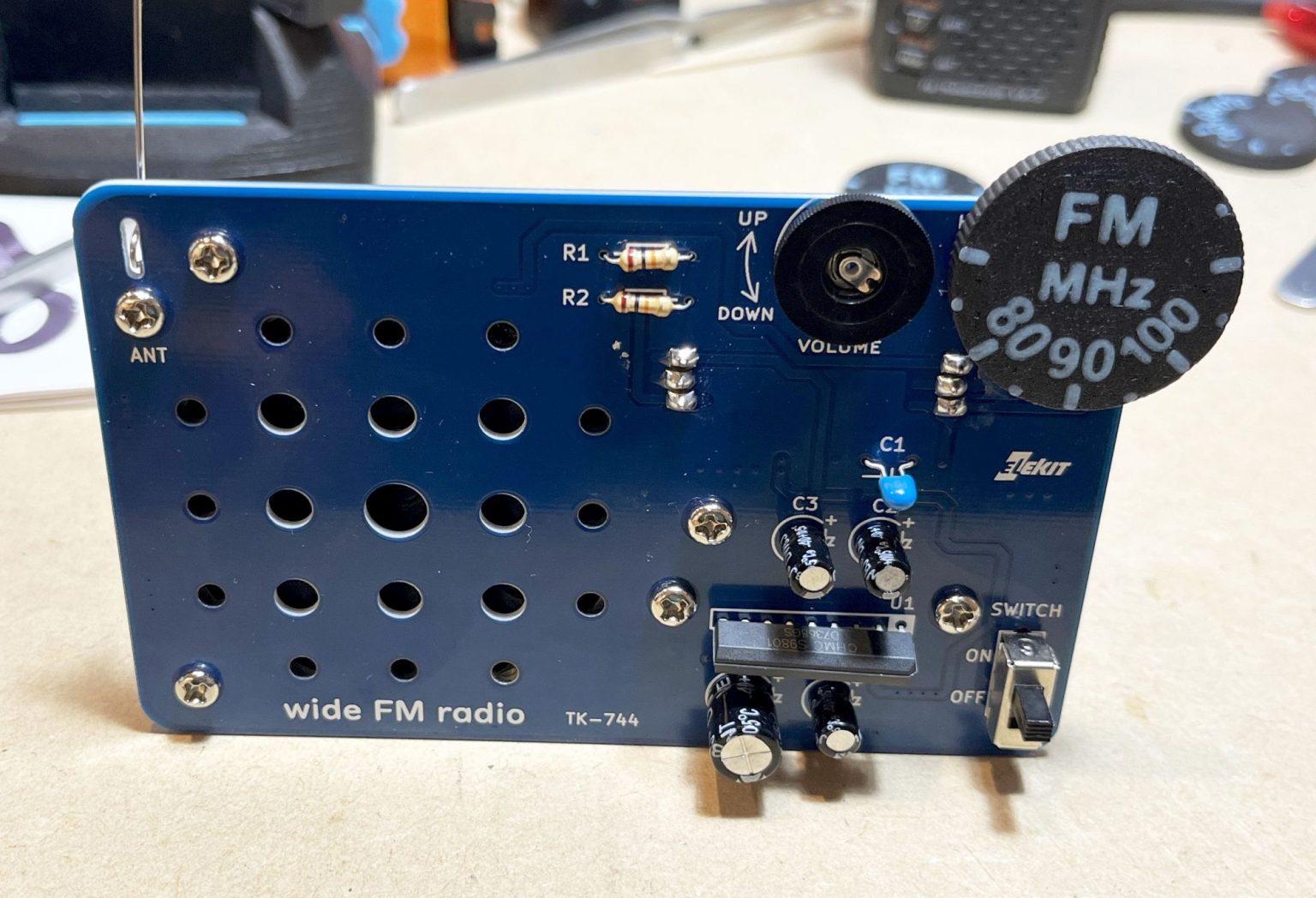 エレキットTK-744 ワイドFMラジオ用のダイヤルつまみ | のびぞう工房の物欲の日々